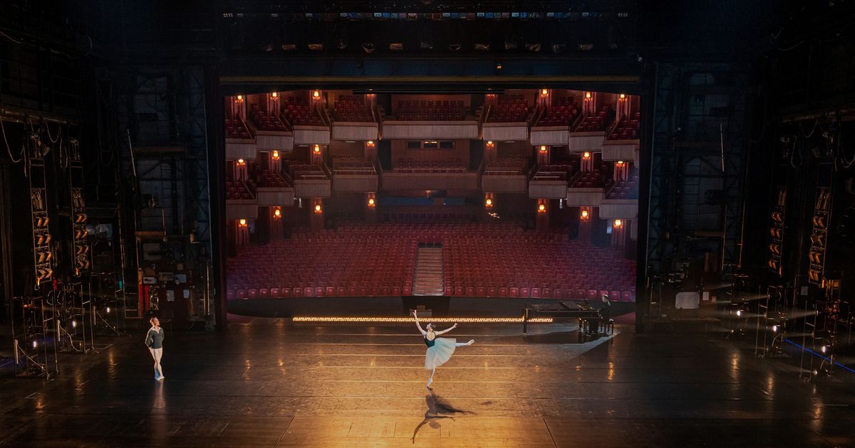 EKSKURSIJA LNOBT: „Už scenos ribų: kur gimsta spektakliai“ (lietuvių ...